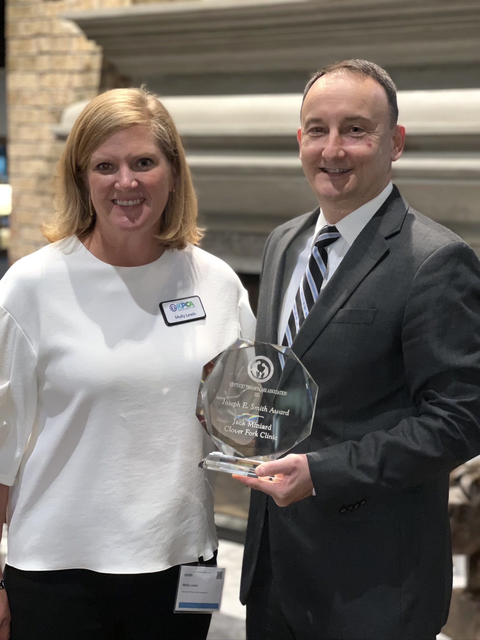 PHOTO: Miniard receives KPCA award - Harlan Enterprise | Harlan Enterprise