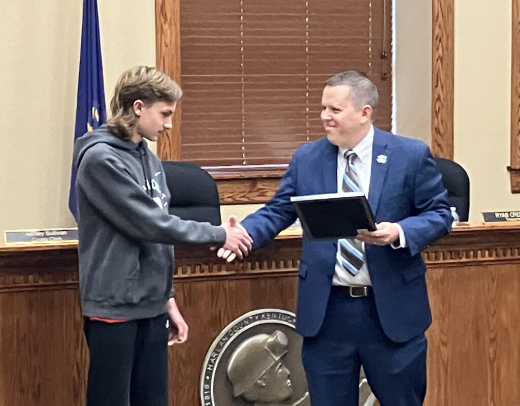 County recognizes ace Wallins runner - Harlan Enterprise | Harlan ...